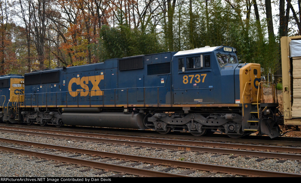 CSX SD60I 8737 trails on Q300-06